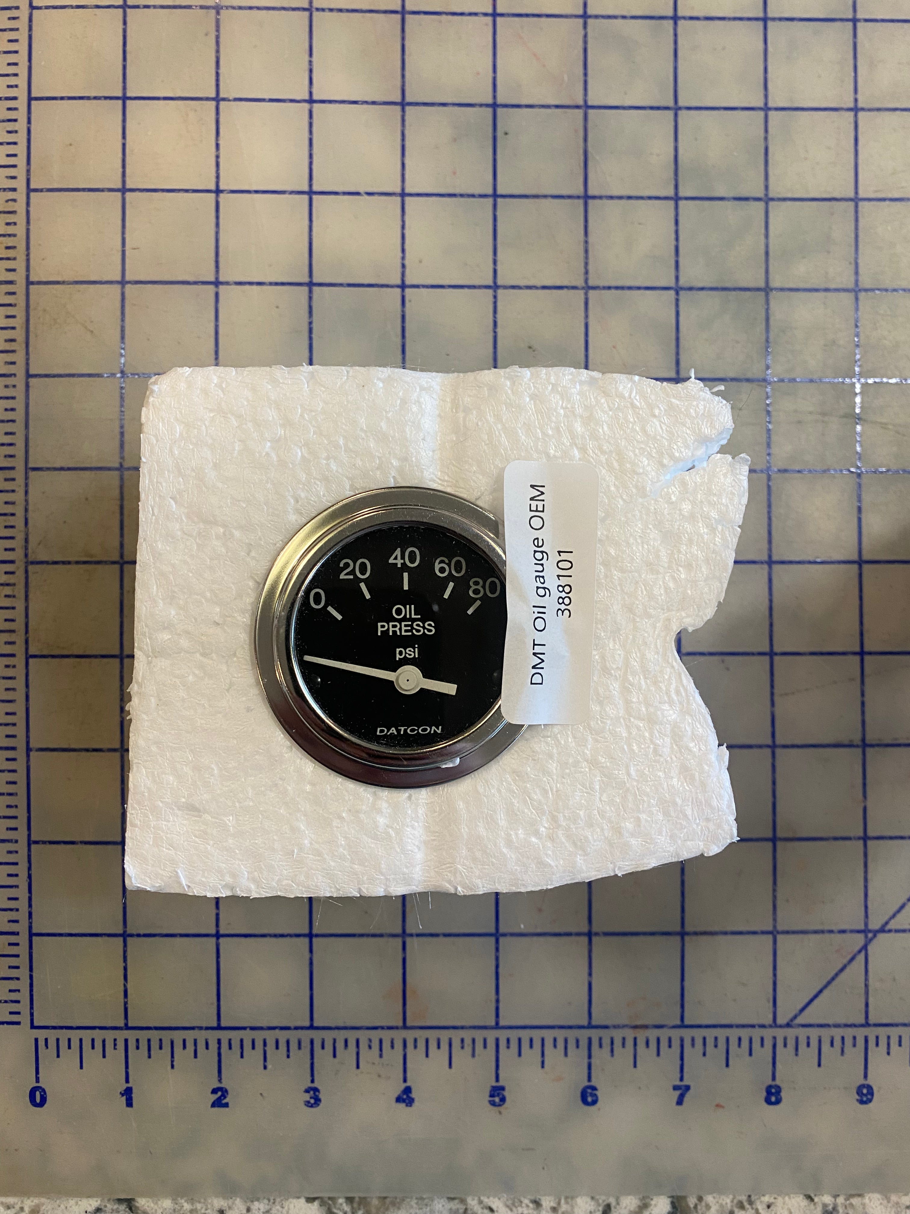 388101 Oil pressure gauge, DMT generators with a 12 volt system